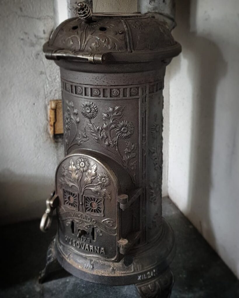 17 OLD Pot Belly Stoves: Antique, Ornate Pot Belly Parlor Stoves